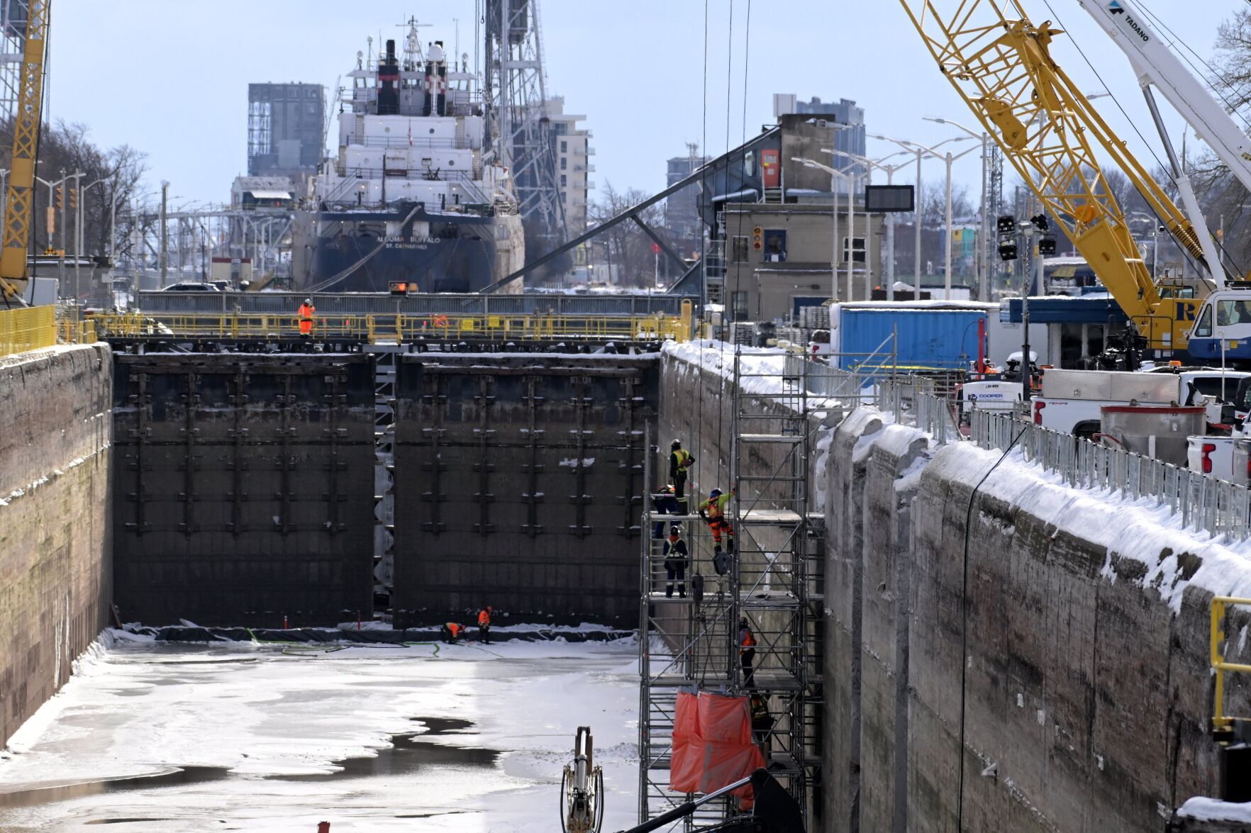 Photos: Hands-free mooring being installed in Lock 8