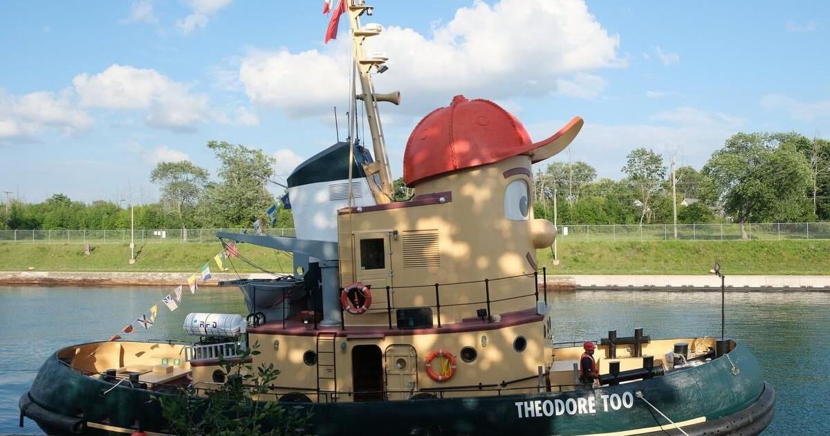 Smiling tug Theodore Too draws crowds along Welland Canal