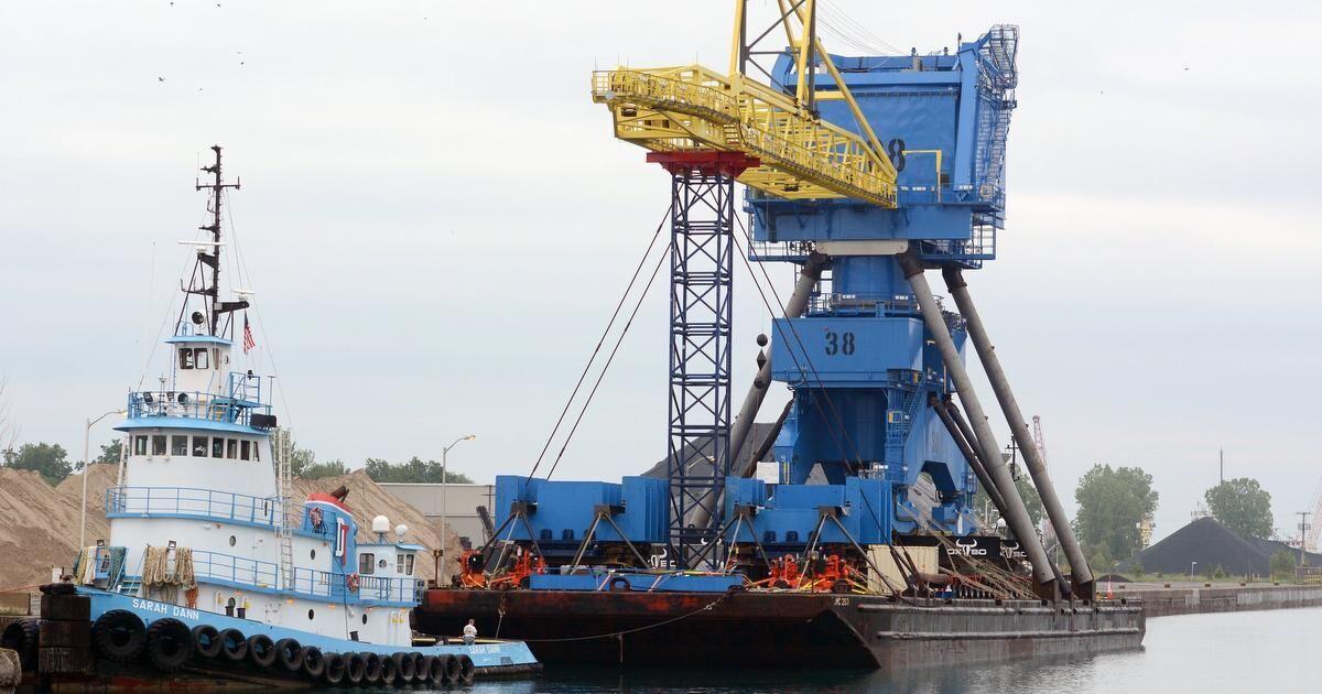 Photos: The Big Blue Crane makes Port Colborne stop