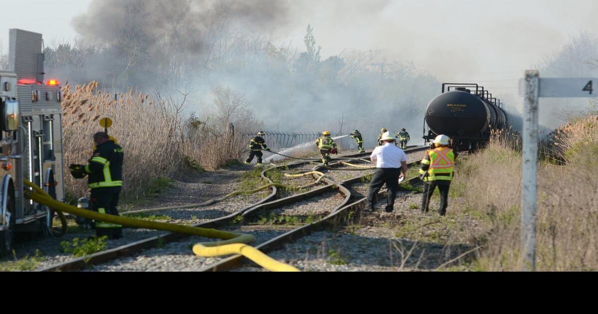 Welland firefighters battle large grass fire in the city’s south end ...