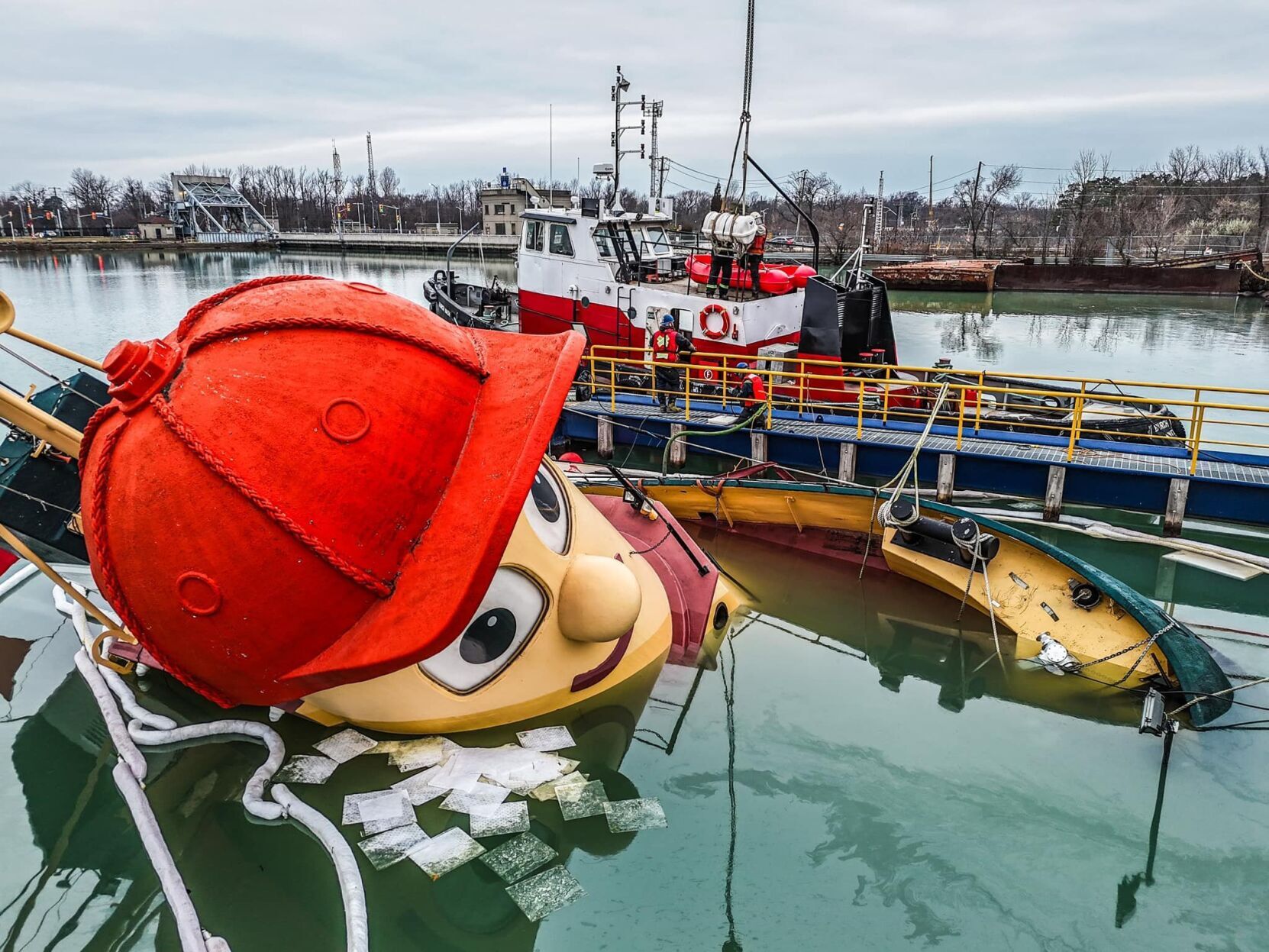 Tugboat Theodore Too partially sinks in Niagara drydock
