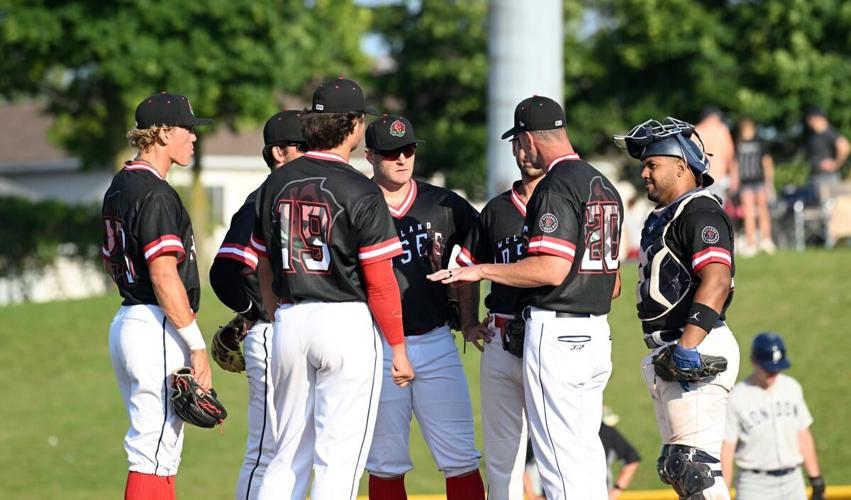 Welland Jackfish and Crimestoppers Niagara raise $4,300 for Hospice Niagara