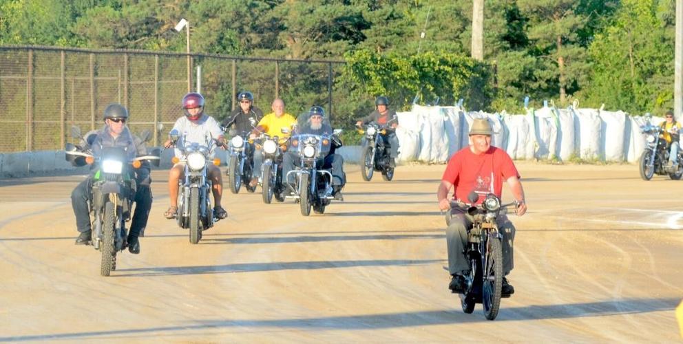 Welland track pays tribute to vintage motorcycles on Night of the Legends