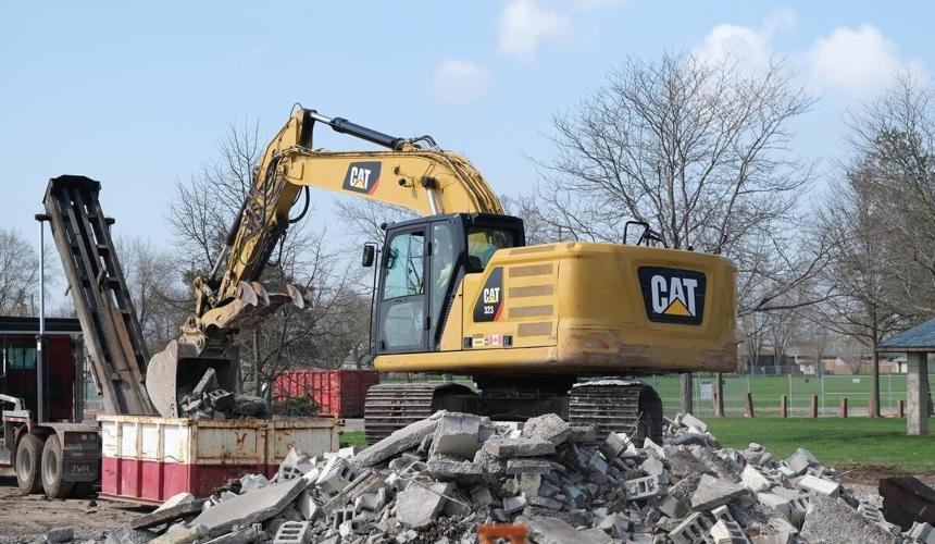 Welland’s Memorial Park Pool buildings torn down