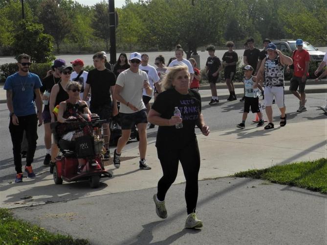 Hundreds turn out for return to in-person Niagara Falls Terry Fox Run