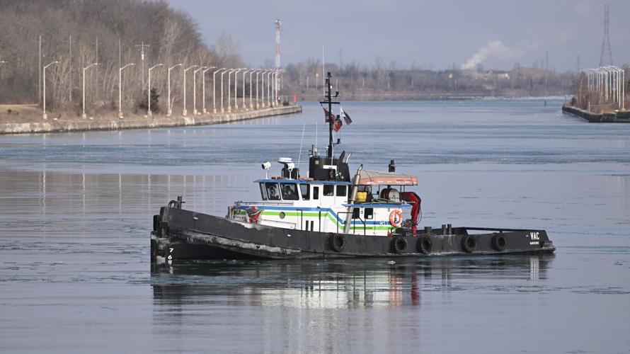 Photos: Tug keeping Welland Canal clear of ice