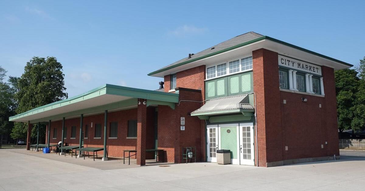 Welland’s Market Square to see supper market with food trucks and a ...