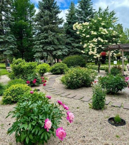 Holiday Avenue Project gearing up for summer garden tour
