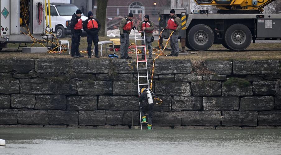 Police dive unit recovers truck from Welland Canal
