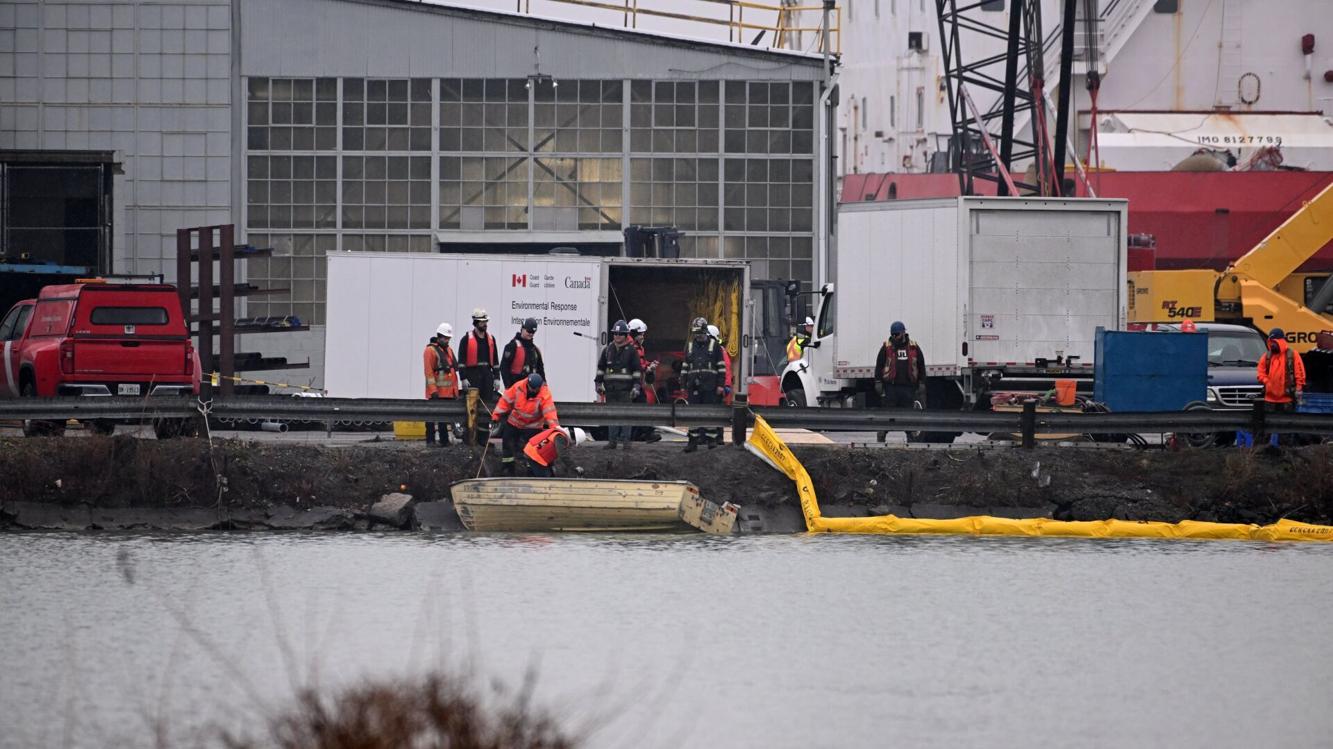 Tugboat Theodore Too partially sinks in Niagara drydock