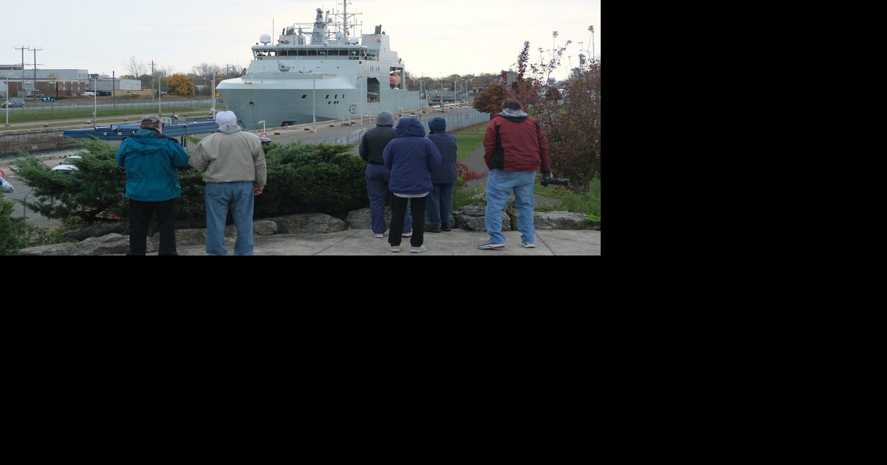 Canadian warship heads down Welland Canal