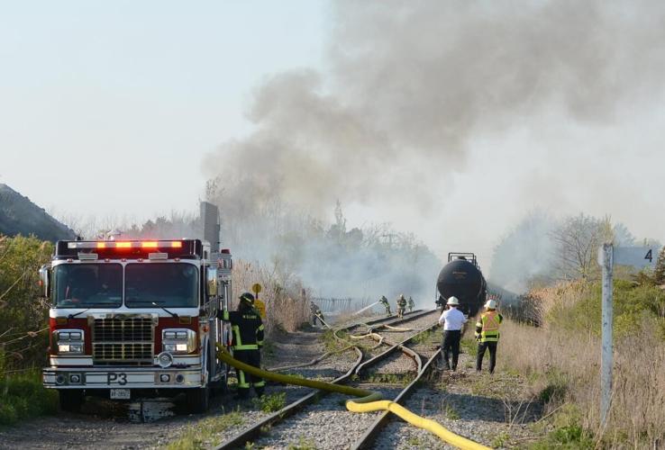 Welland firefighters battle large grass fire in the city’s south end ...
