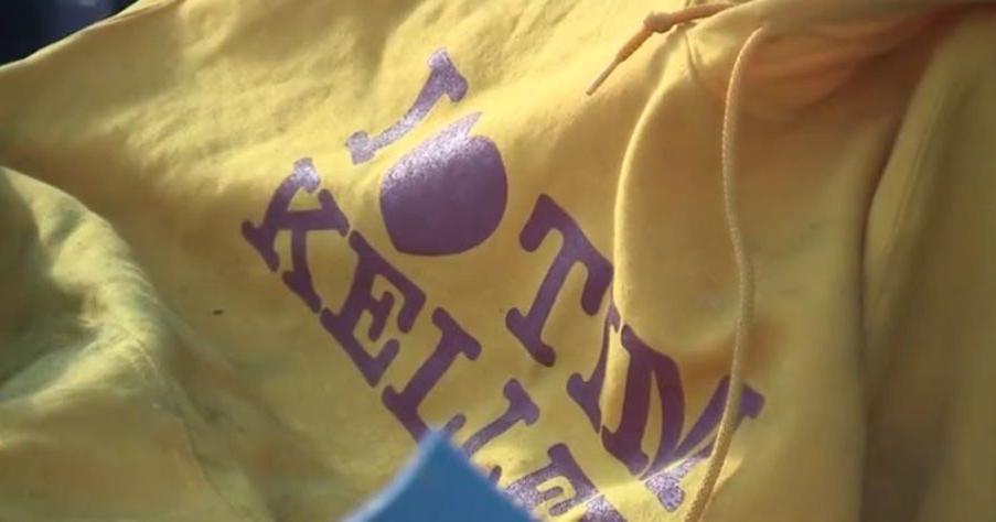 Do "I Love Mayor Keller" sweatshirts violate Albuquerque election code ...