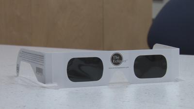 How to Spot Fake Eclipse Glasses | News | weny.com
