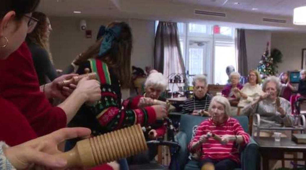 'It's the power of music that does that': Memory loss patients engaged ...