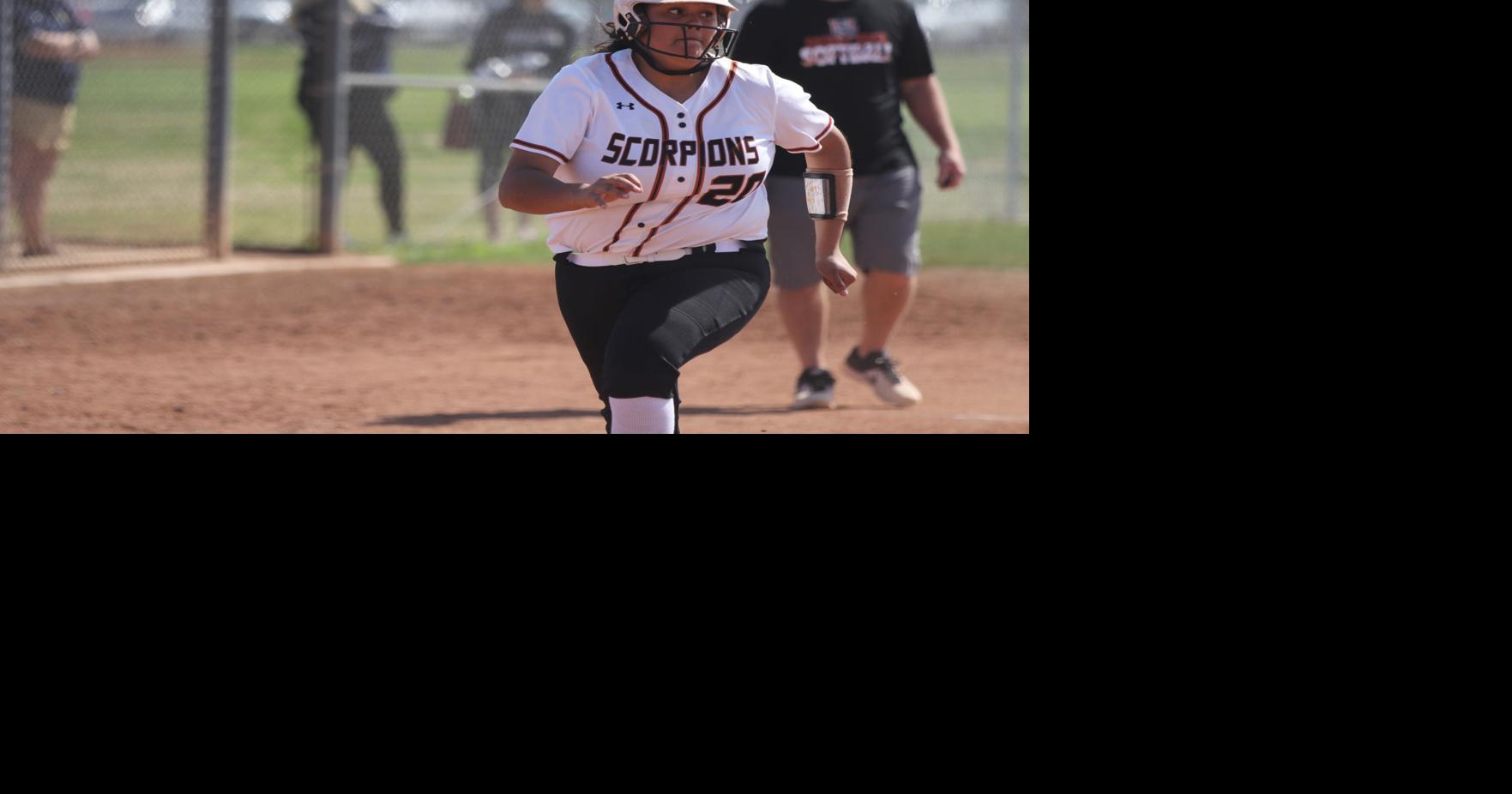 Desert Edge softball relying on young pitchers | Sports ...