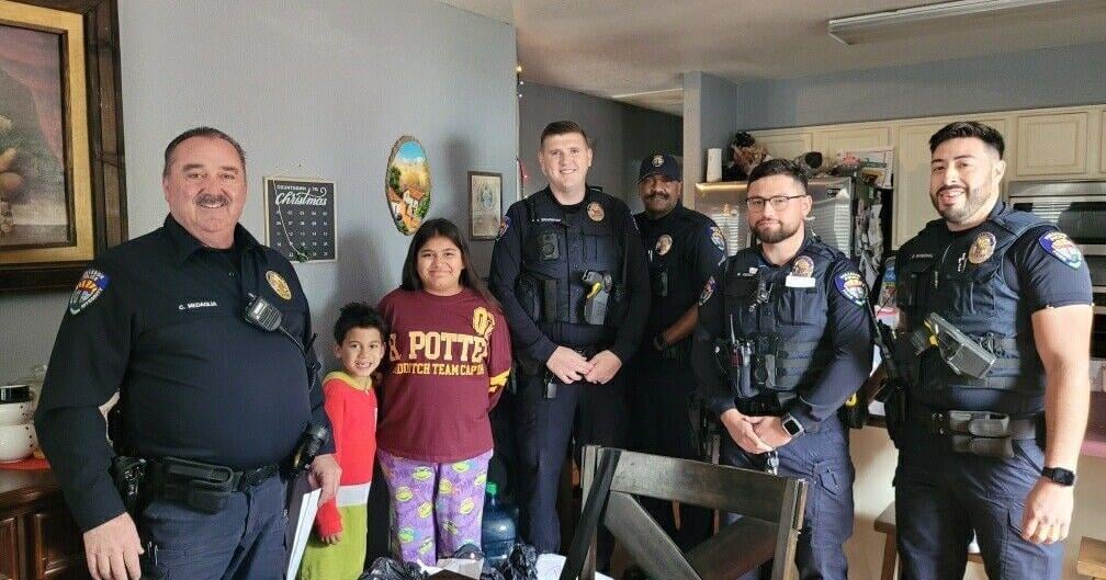Tolleson PD brings Christmas joy | News | westvalleyview.com