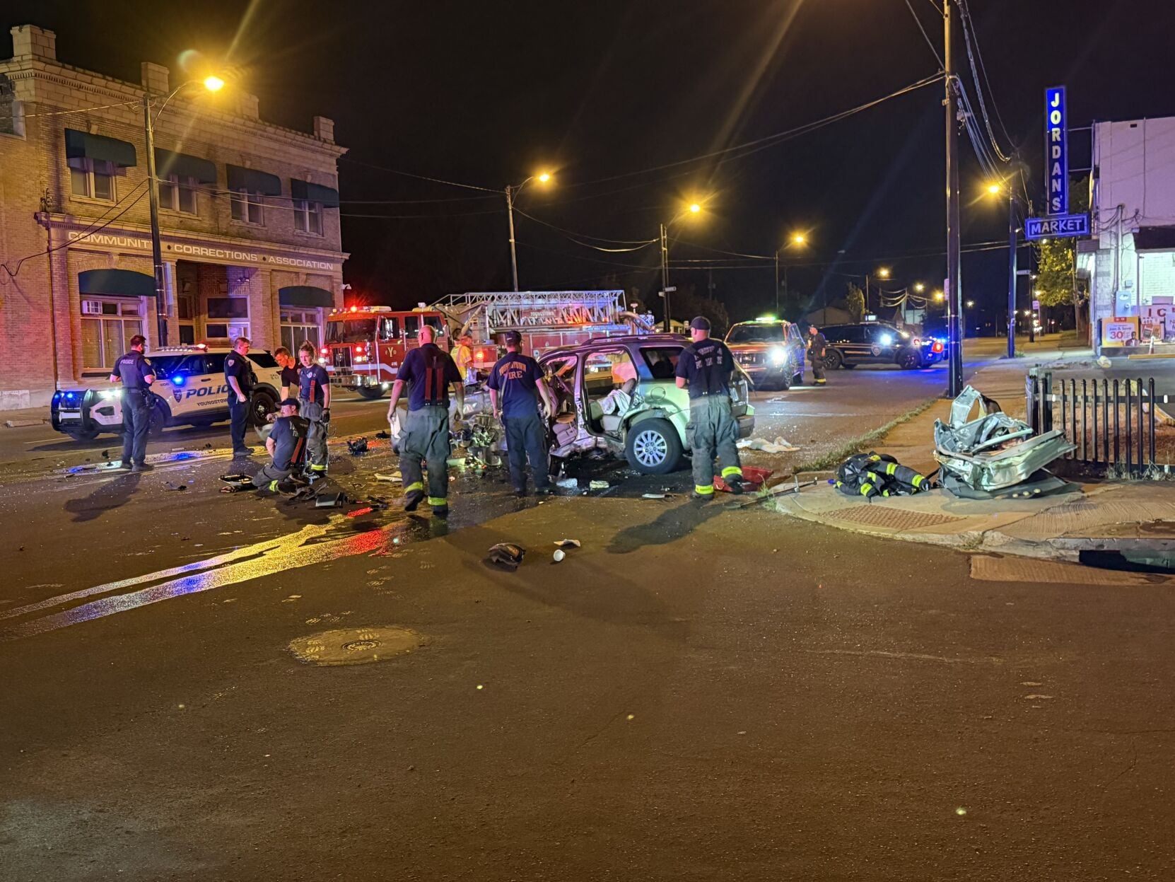 Youngstown crash sends three to hospital, one missing from scene ...