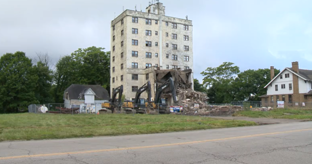 Demolition underway for Parkway Tower in Youngstown | Archives | wfmj.com