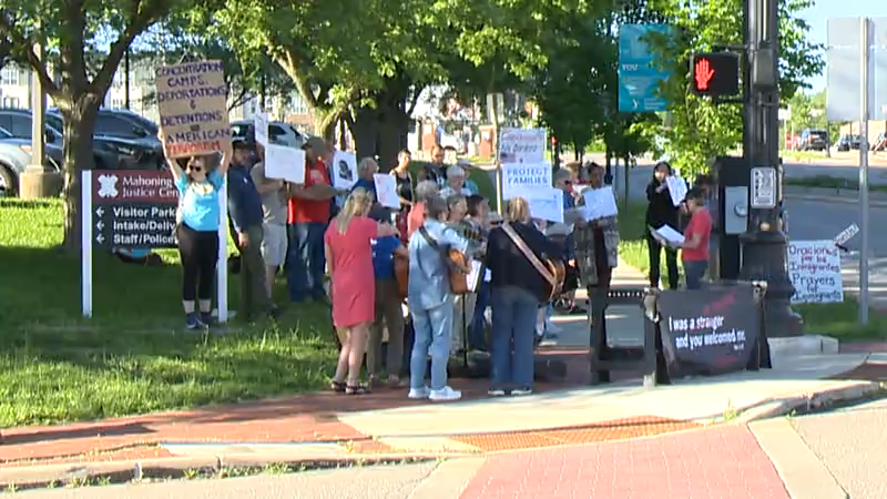 Advocates call for end to ICE detention in Youngstown | Youngstown News ...