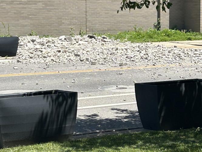 Large section of bricks fall from downtown Youngstown building ...
