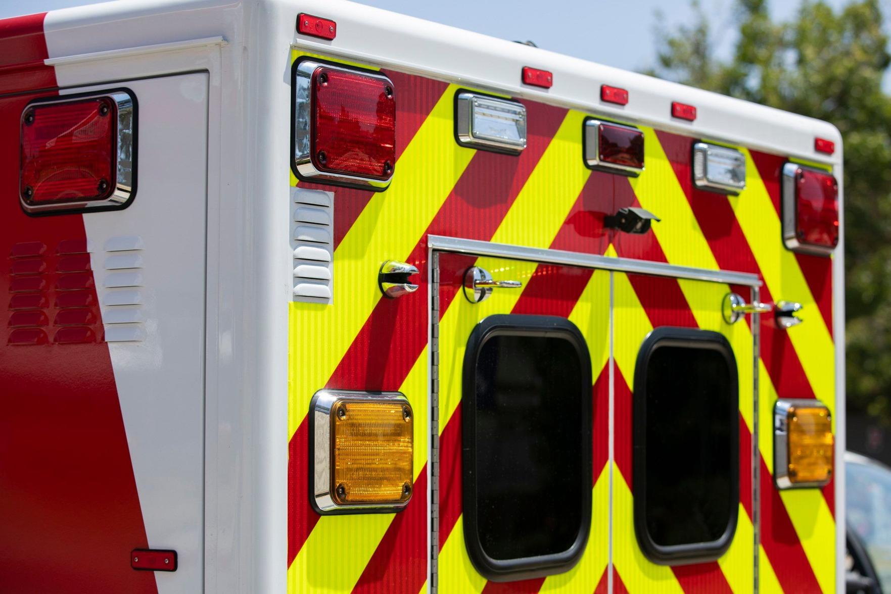 VIDEO: Person rescued from vehicle after car hits pole in Vienna ...