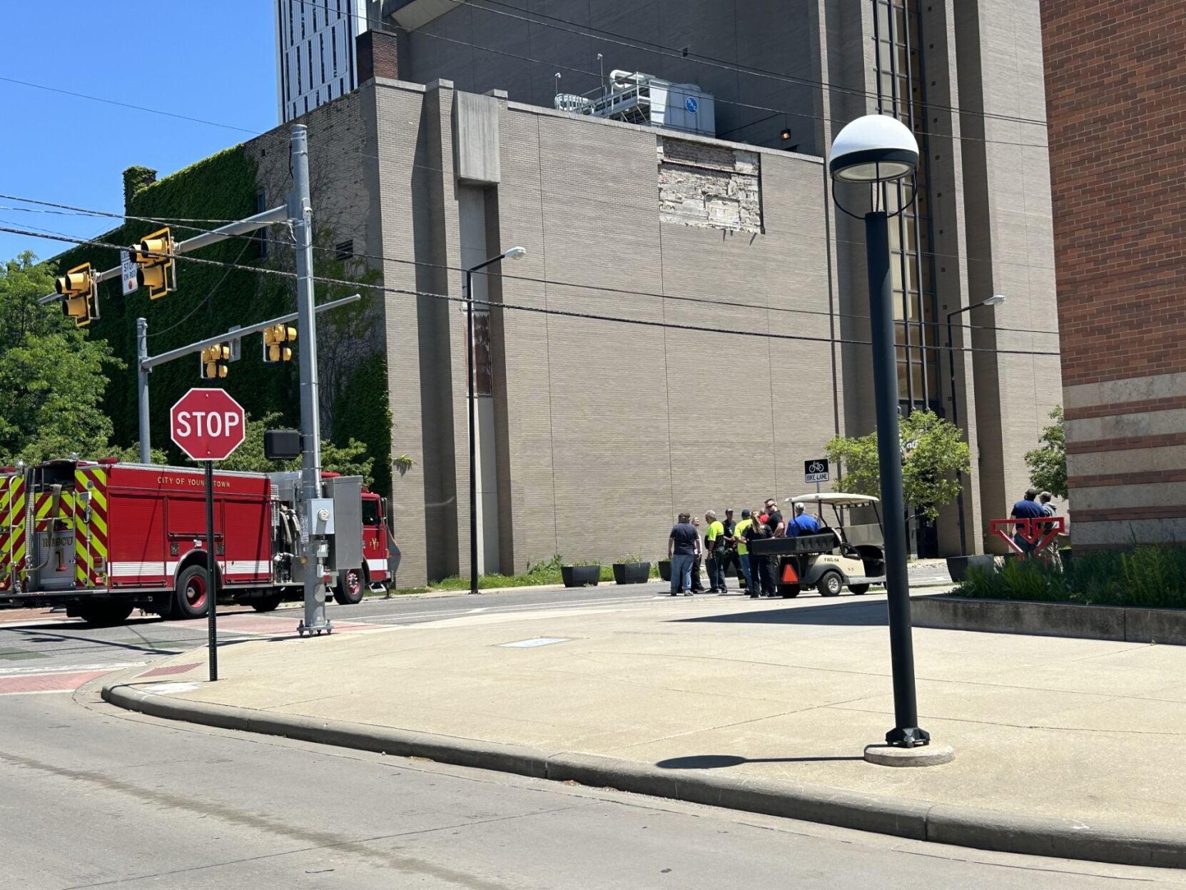 Large section of bricks fall from downtown Youngstown building ...