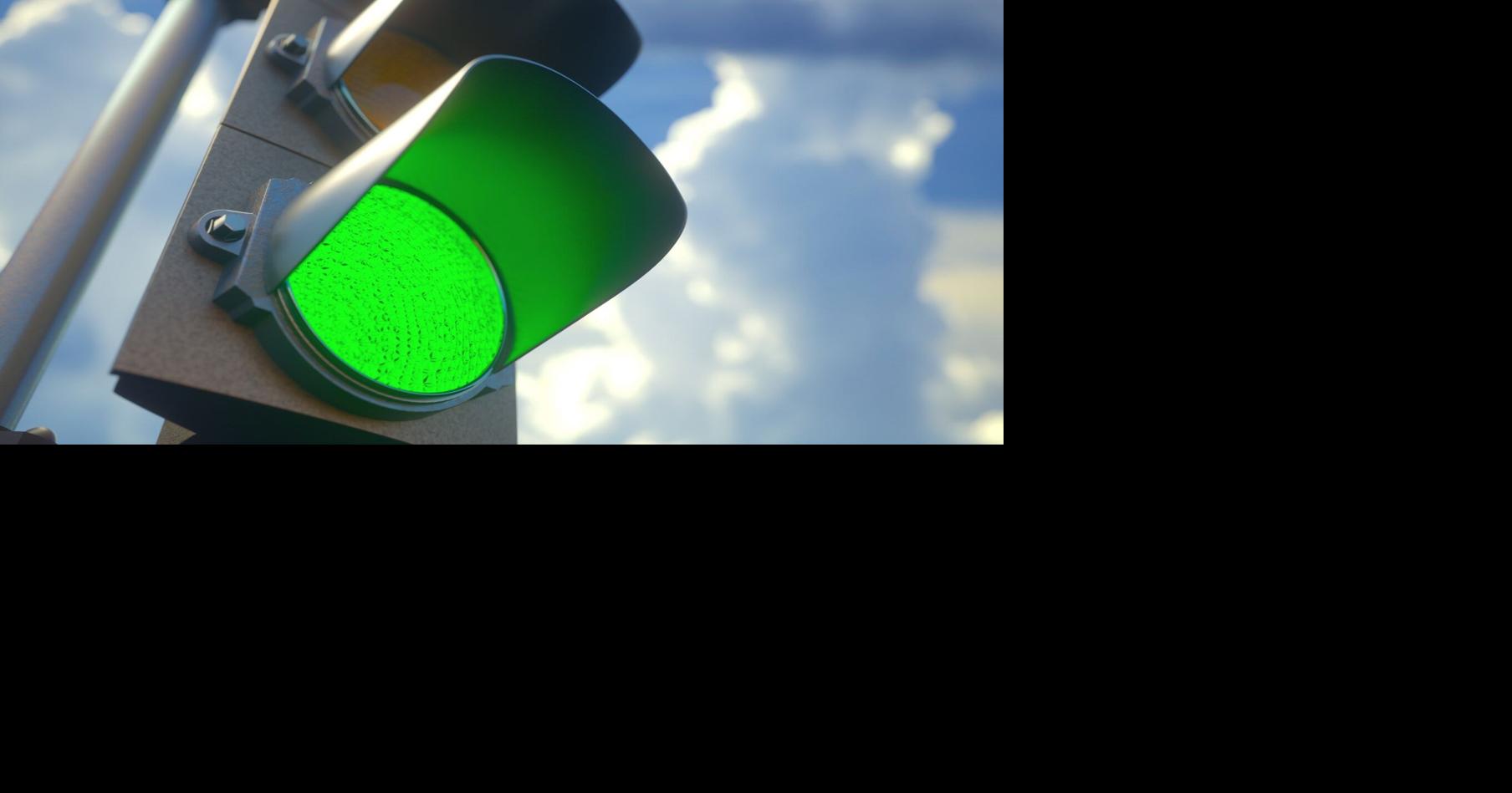 Traffic light outage causes restrictions at Howland intersection ...