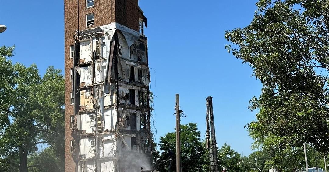 Demolition continues at Reeves Building in Warren, elevator shaft ...