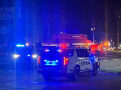 Crews respond to fire at Edgefield Pizza Hut | News | wfxg.com