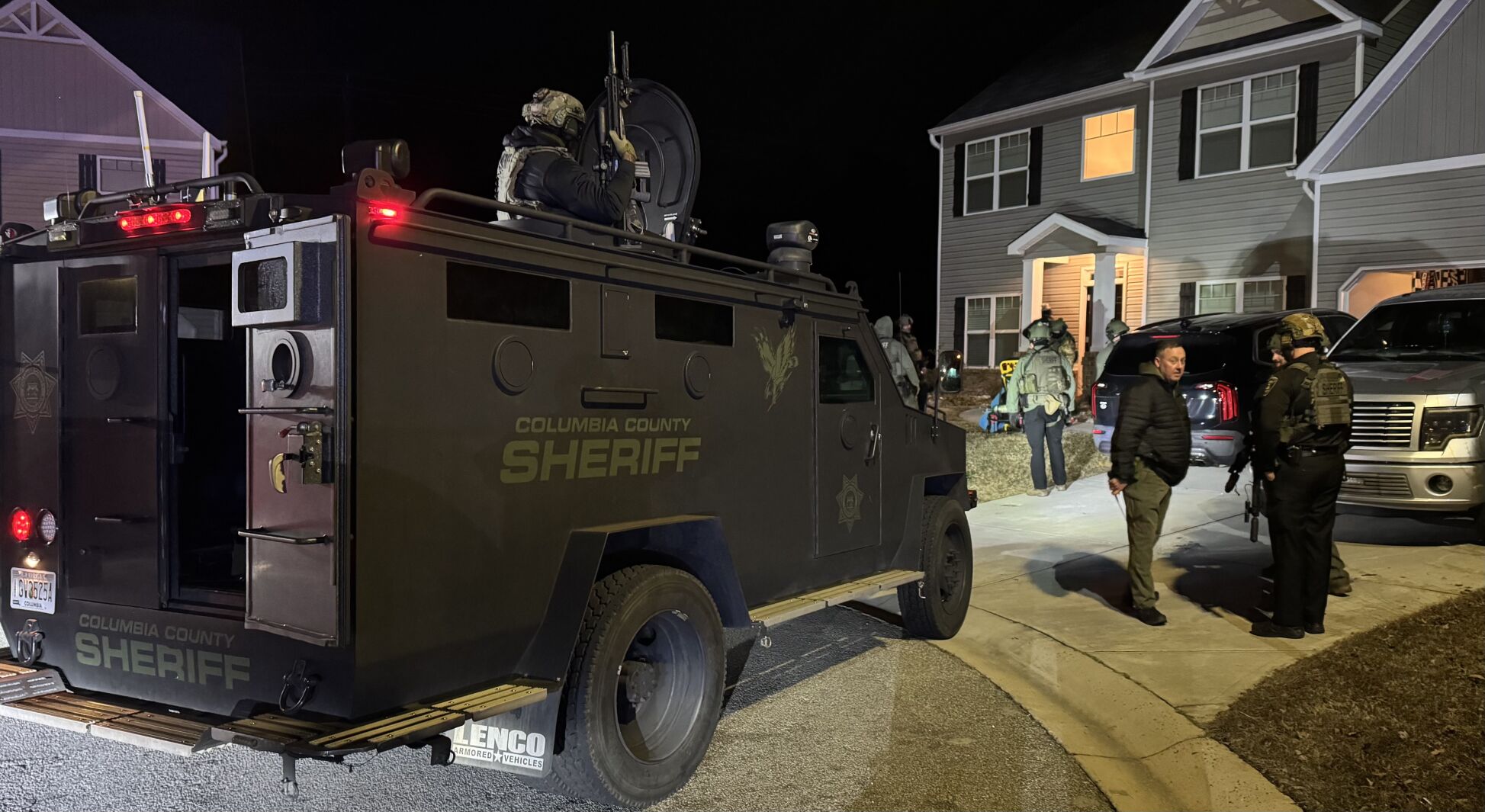 Suspect dead after self‑inflicted gunshot following overnight SWAT ...