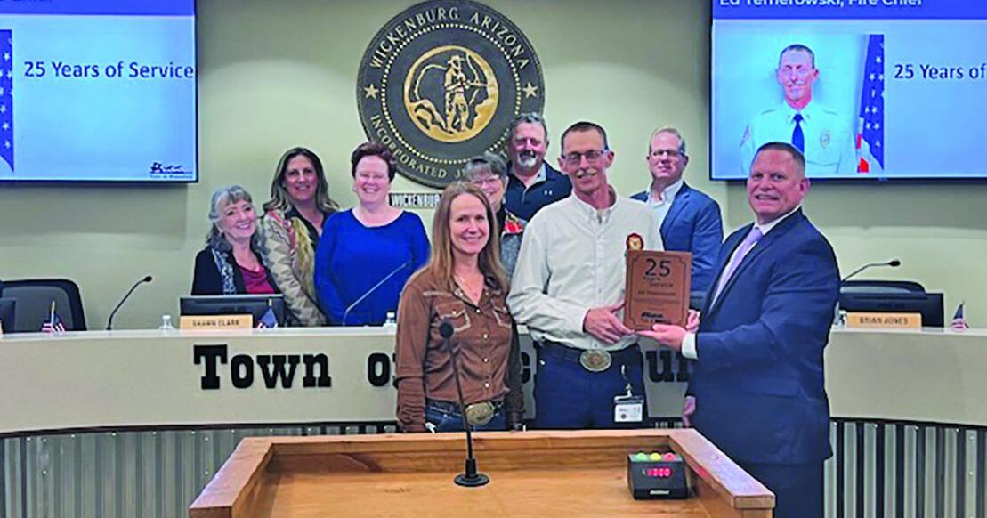 Town Council honors Wickenburg police, fire chief for years of service ...