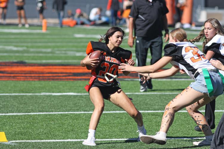 Sophomores defeat freshmen in powderpuff football championship | Sports ...