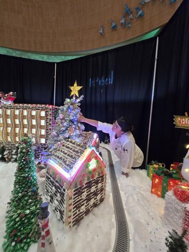 600-hour gingerbread village unveiled, largest in northern Arizona ...