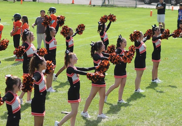 Williams Middle School cheer takes the field | Sports | williamsnews.com