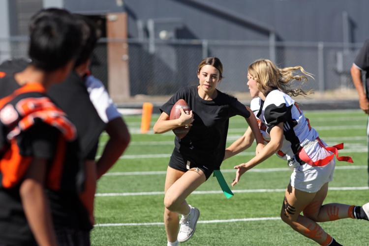 Sophomores defeat freshmen in powderpuff football championship | Sports ...
