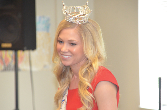 Miss ND visits local schools | Local News | willistonherald.com