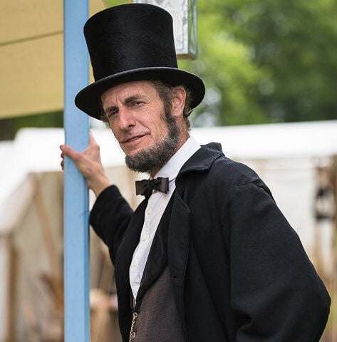 Presidential impersonator shares the life of Lincoln at Williston ...
