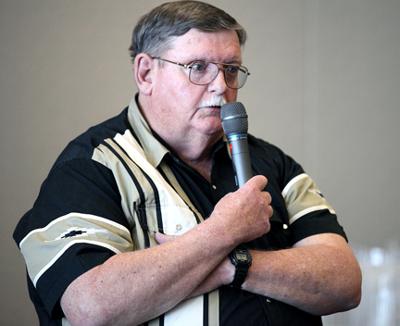 Hanson goes solo at forum | Most Recent | willistonherald.com