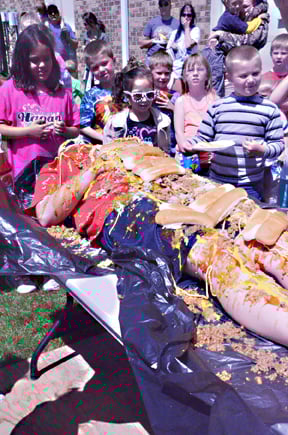 Human hot dog | Local News | willistonherald.com