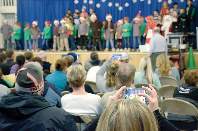 Wilkinson Elementary kids are uns-elf-ish | Local News ...