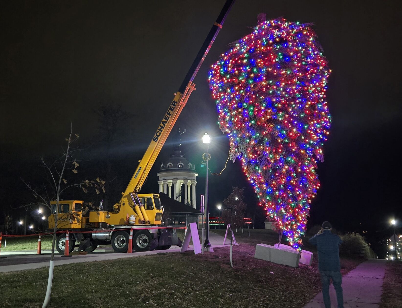 New Ulm will flip it's Christmas tree upside down for celebration ...