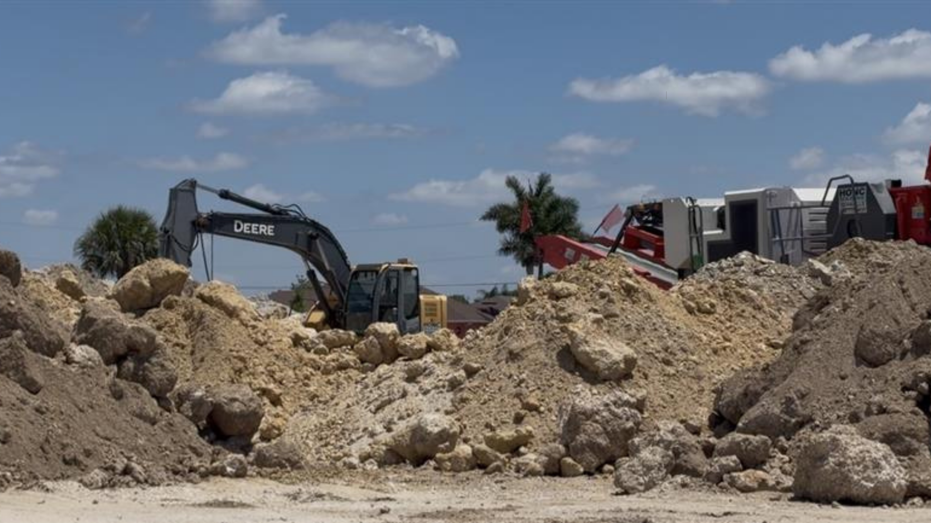 Gator Circle North neighbors fed up with dust from nearby construction ...
