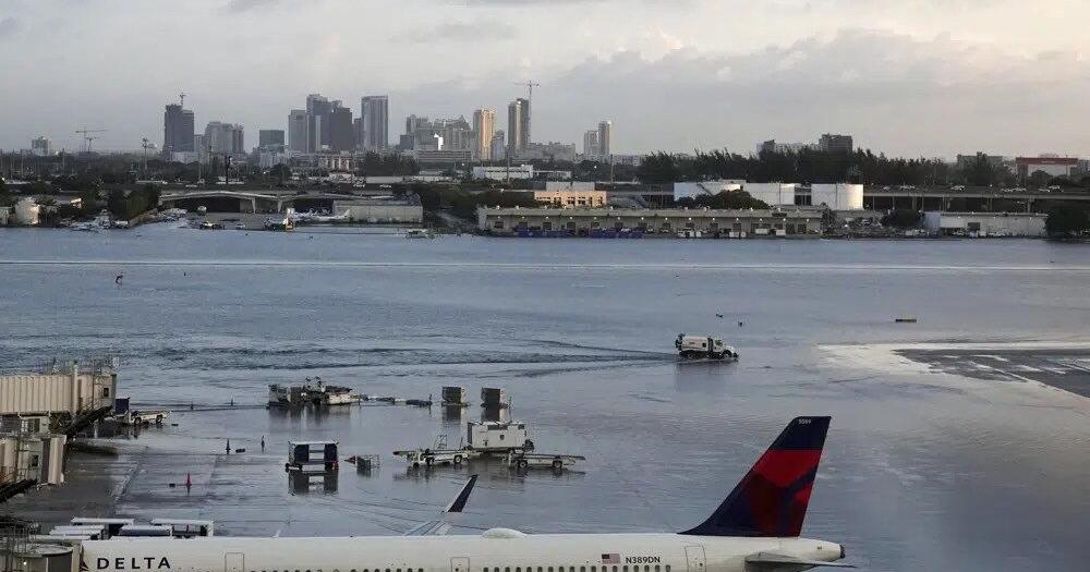 Florida cleans up after flooding strands cars, closes airport | News ...