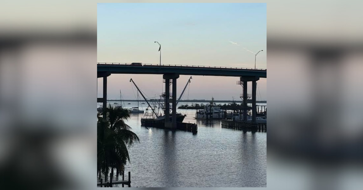 Matanzas Pass Bridge shrimp boat makes it under on 3rd attempt | Lee ...