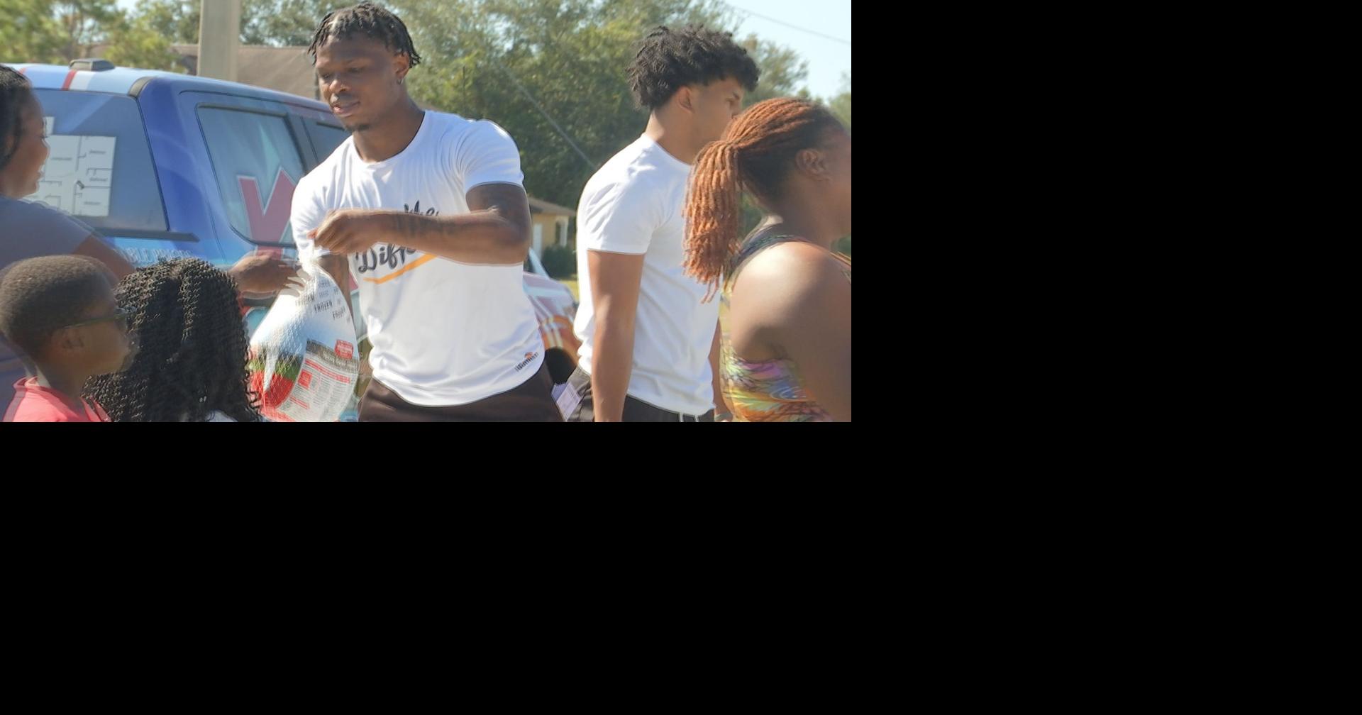 "Do it for Sean" hosts first turkey giveaway | Lee County | winknews.com