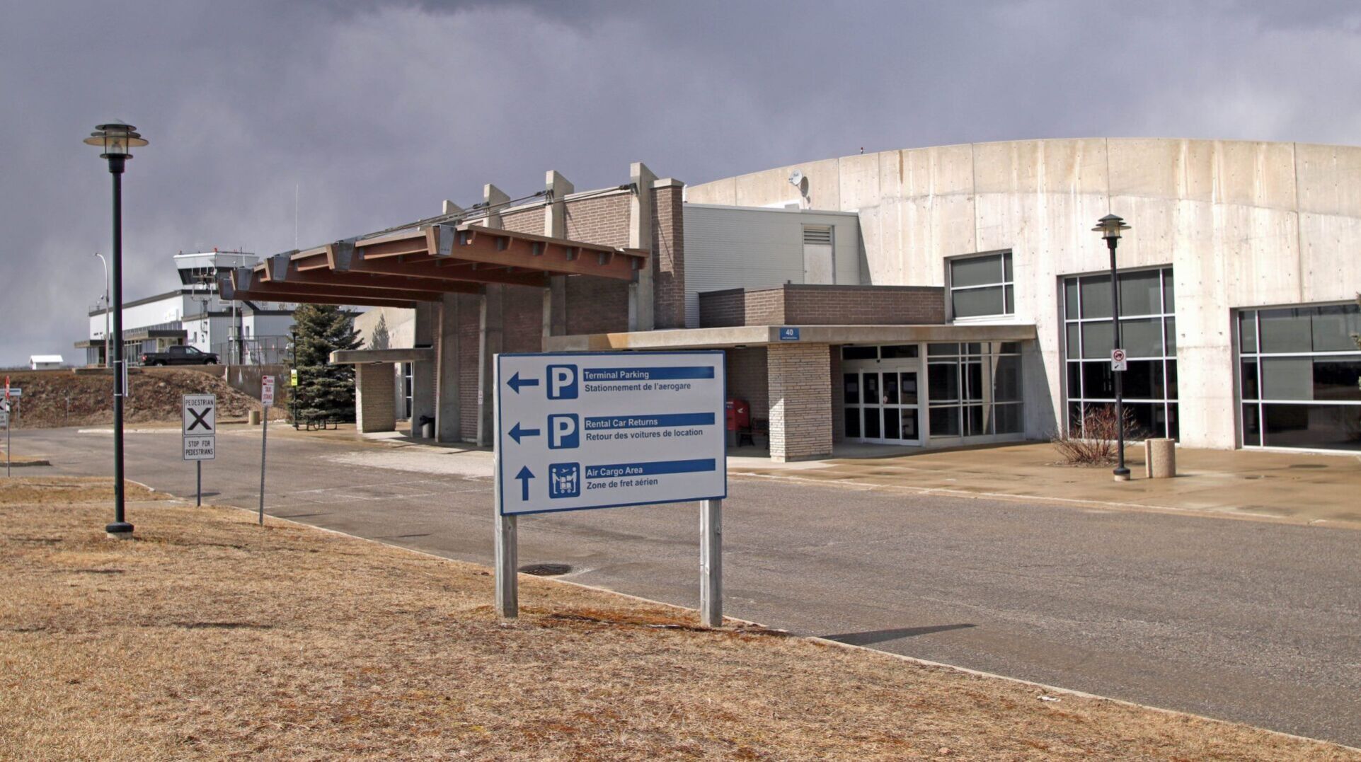 Air Canada to close North Bay station, suspend flights to Toronto ...