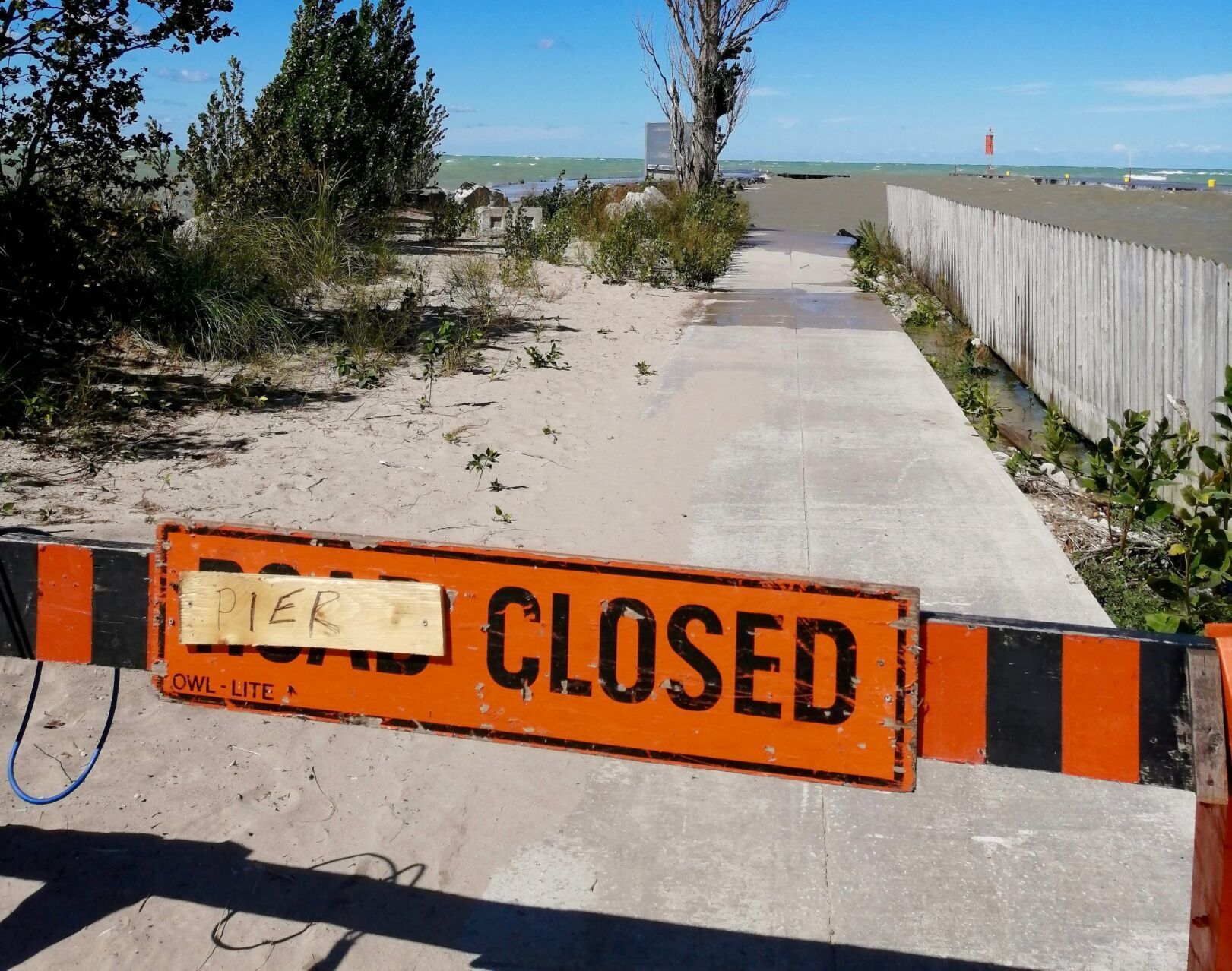 Safety reviewed after teens washed off Kincardine pier, rescuer dies ...
