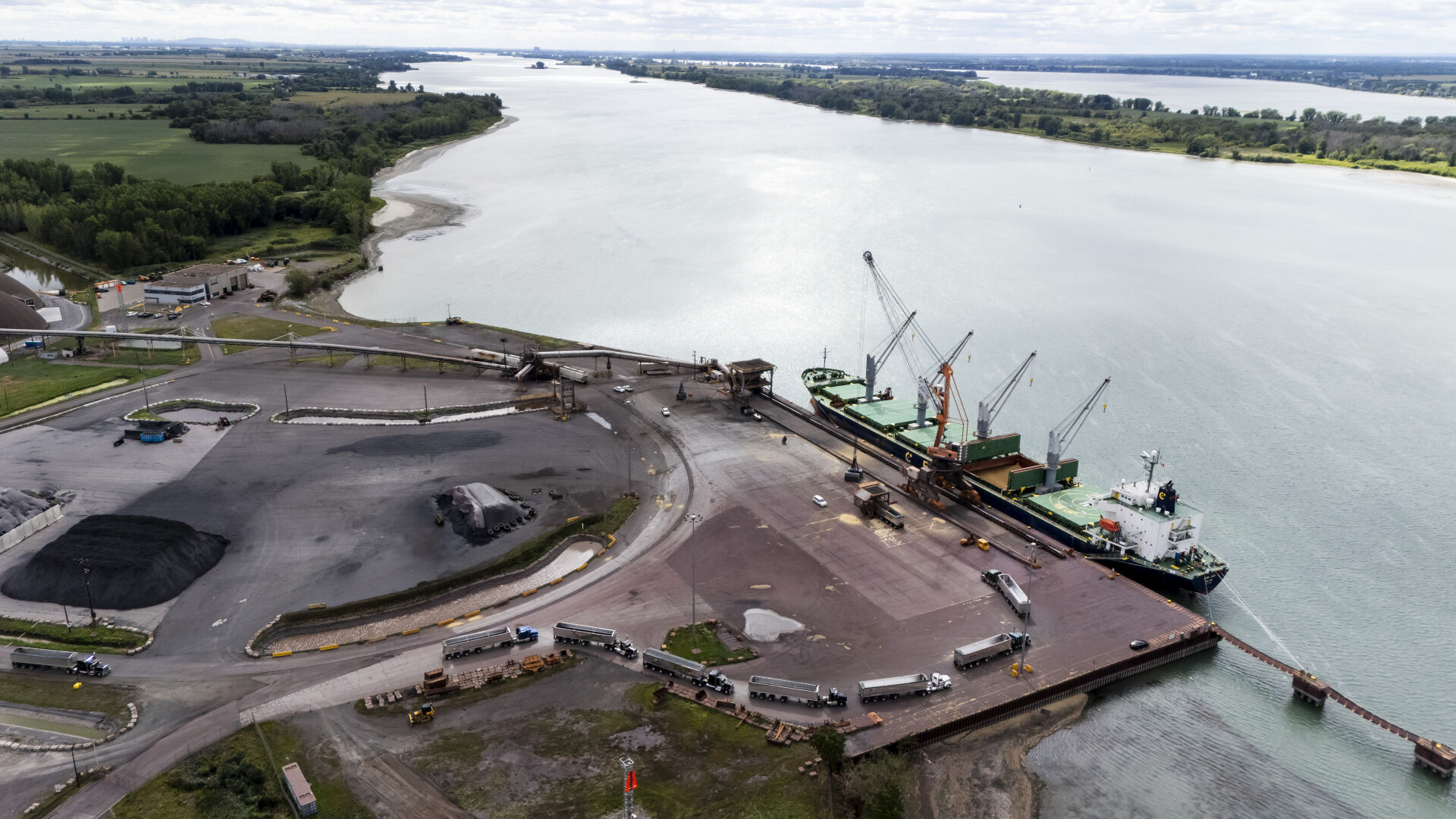 Montreal-area port expansion first 'nation-building' project to begin ...