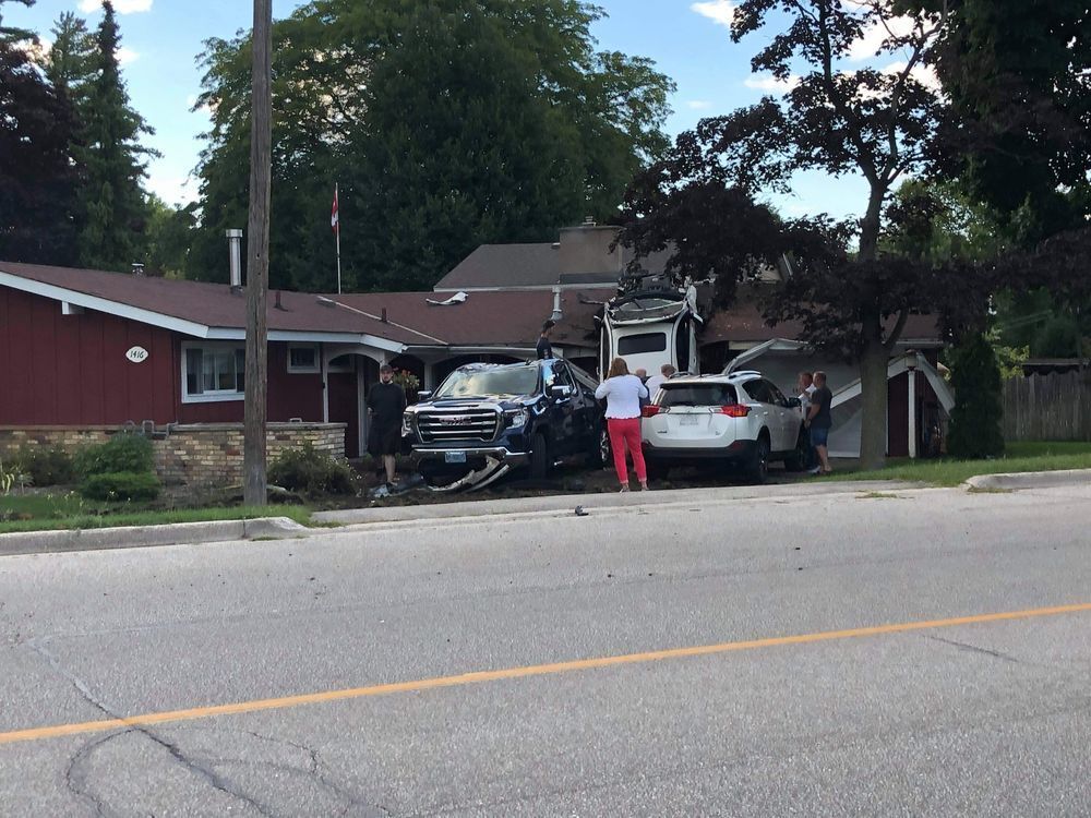 Crash damages Sarnia house | Kenora | winnipegsun.com